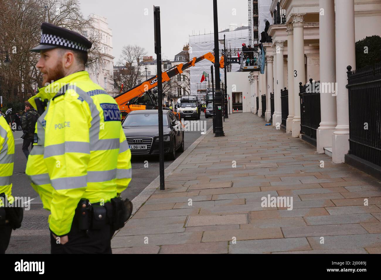 Mansion england oligarch hi-res stock photography and images - Alamy