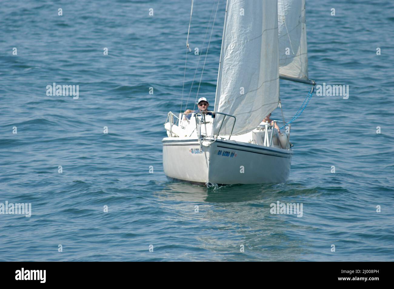 Sailing on Lake in North Georgia in summer on calm day Stock Photo - Alamy