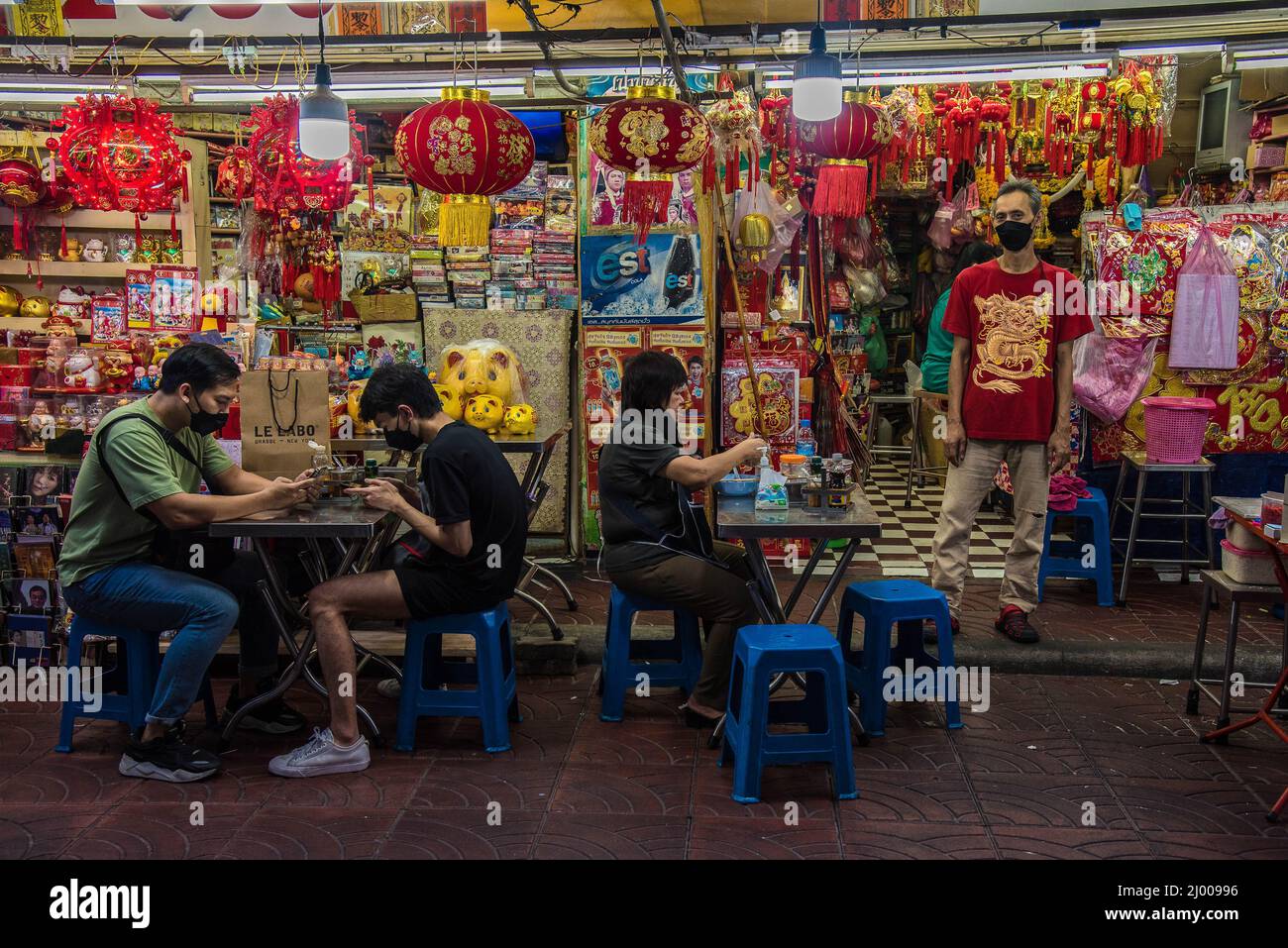 People seen waiting for food at the street stall in Bangkok's Chinatown ...