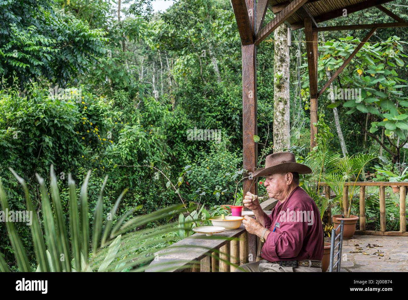 Farm worker eating breakfast hi-res stock photography and images - Alamy
