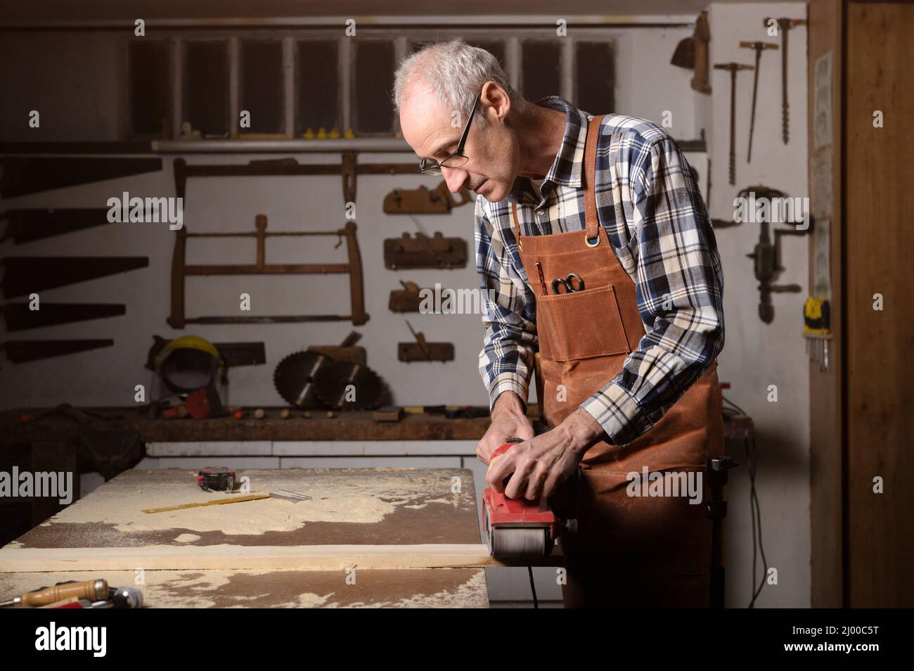 Work footage hi-res stock photography and images - Alamy