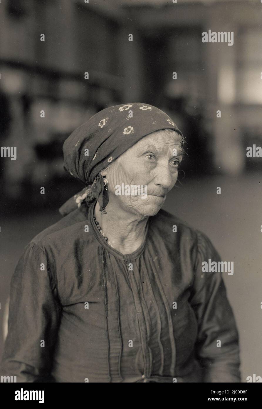 Lewis wickes hine ellis island hi-res stock photography and images - Alamy
