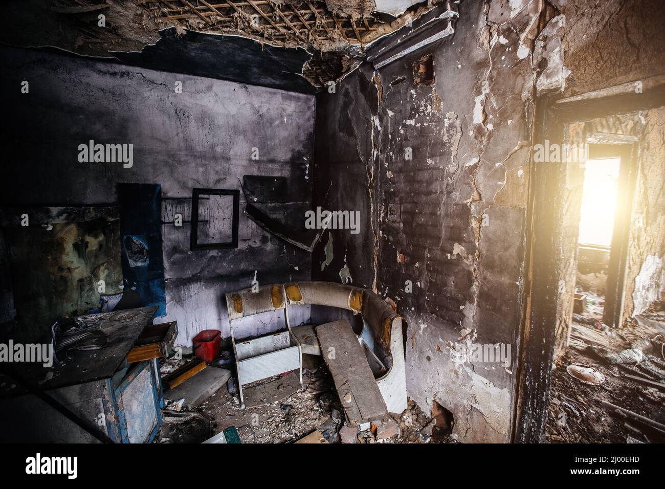 Burnt house interior. Consequences of fire or war Stock Photo - Alamy