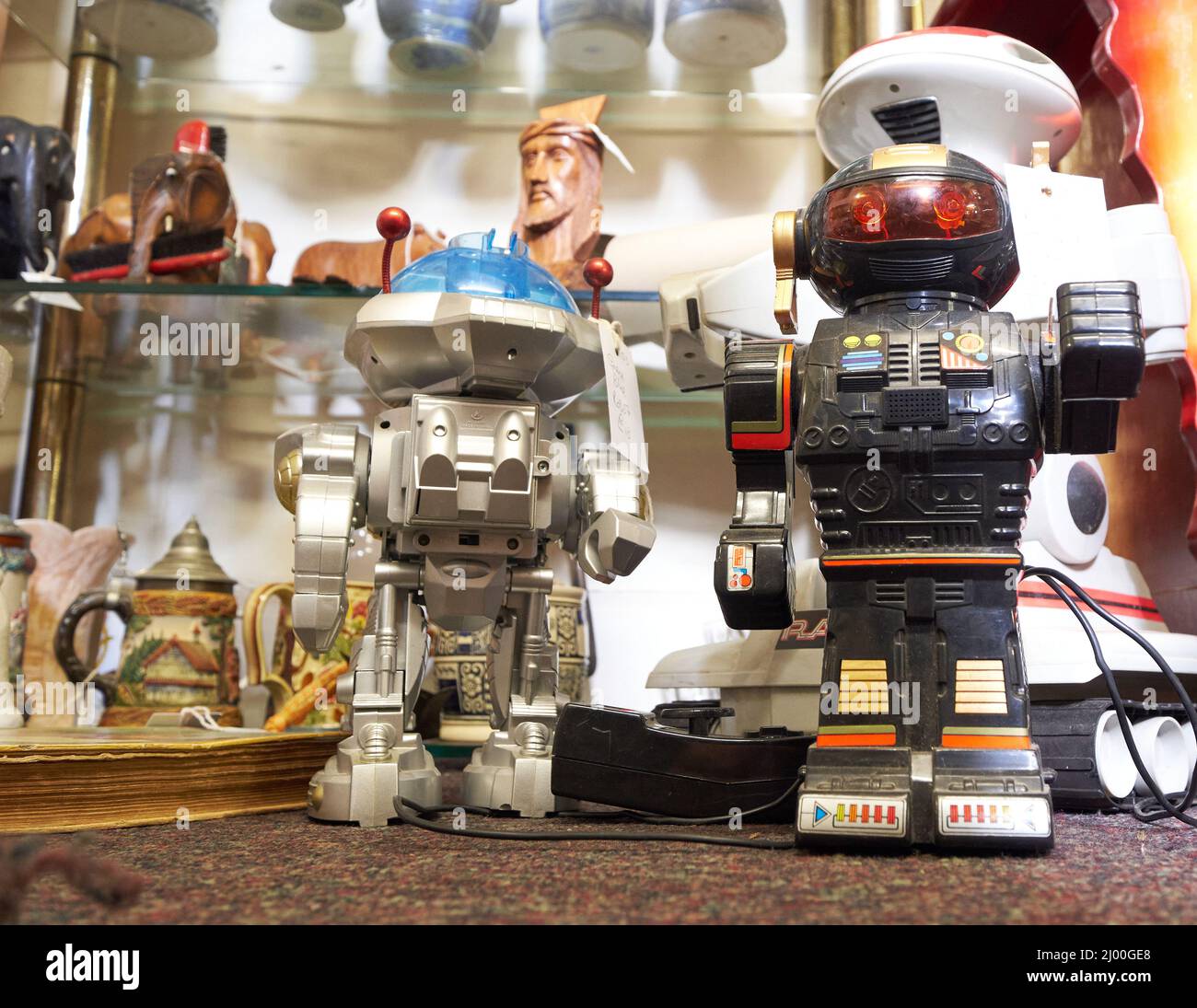 Robots store hi-res stock photography and images - Alamy