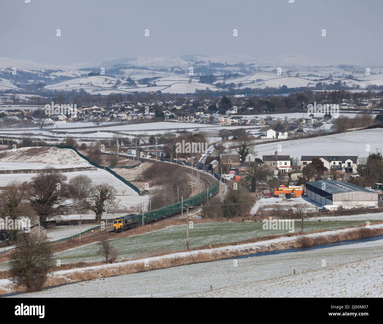 Freightliner aggregates freight train running through the countryside ...