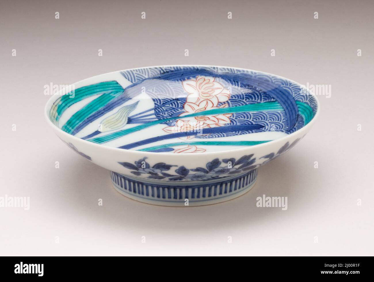 Dish with Narcissus and Wave Design. Japan, Edo period (1615-1868 ...