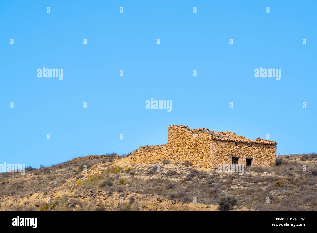 Ruined old spanish country house on scrub hill and blue sky Stock Photo ...