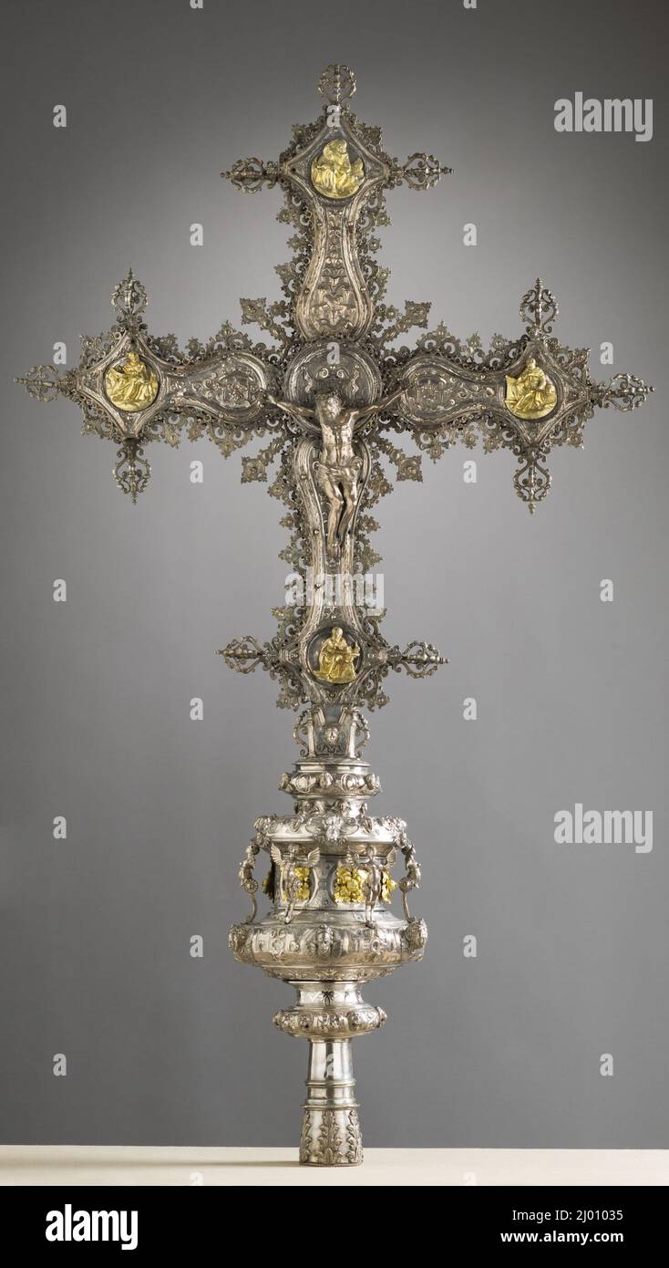 Silver processional cross hi-res stock photography and images - Alamy