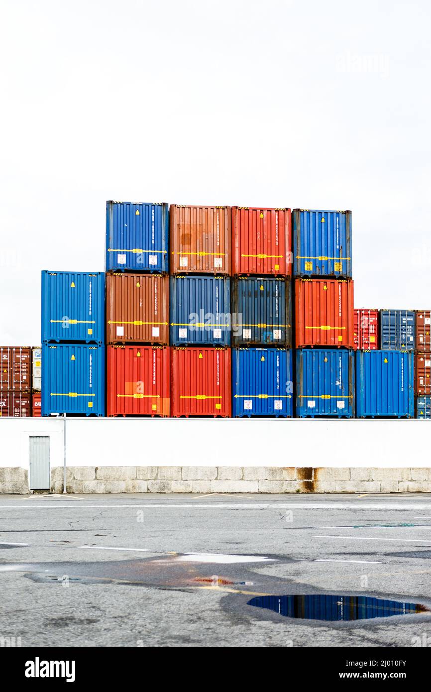 Stacking shipping container hi-res stock photography and images - Alamy