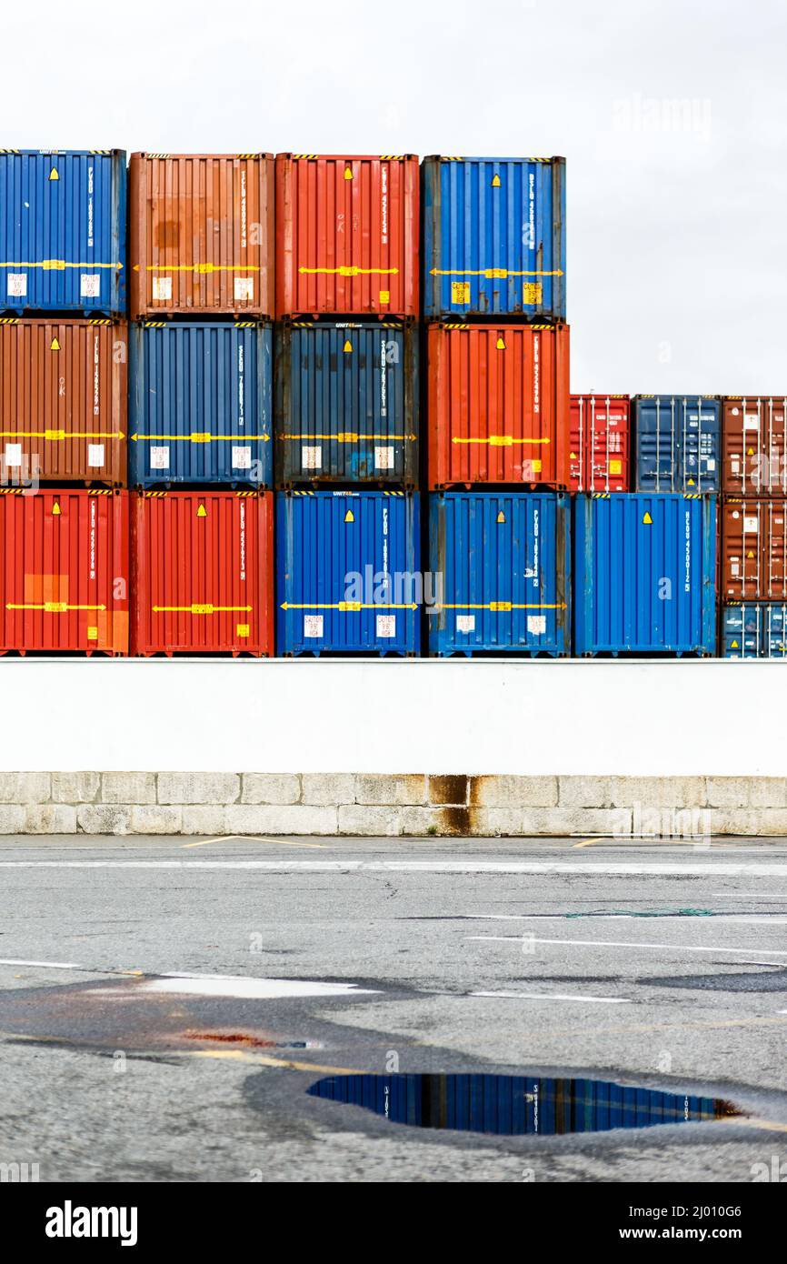 Stacking shipping container hi-res stock photography and images - Alamy