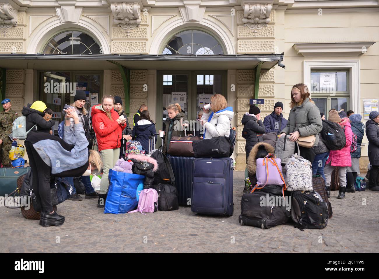 Ukrainians arrive uk hi-res stock photography and images - Alamy