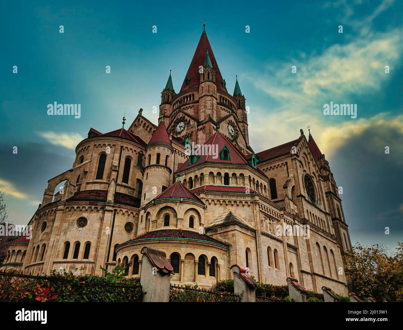 Vienna monuments hi-res stock photography and images - Alamy