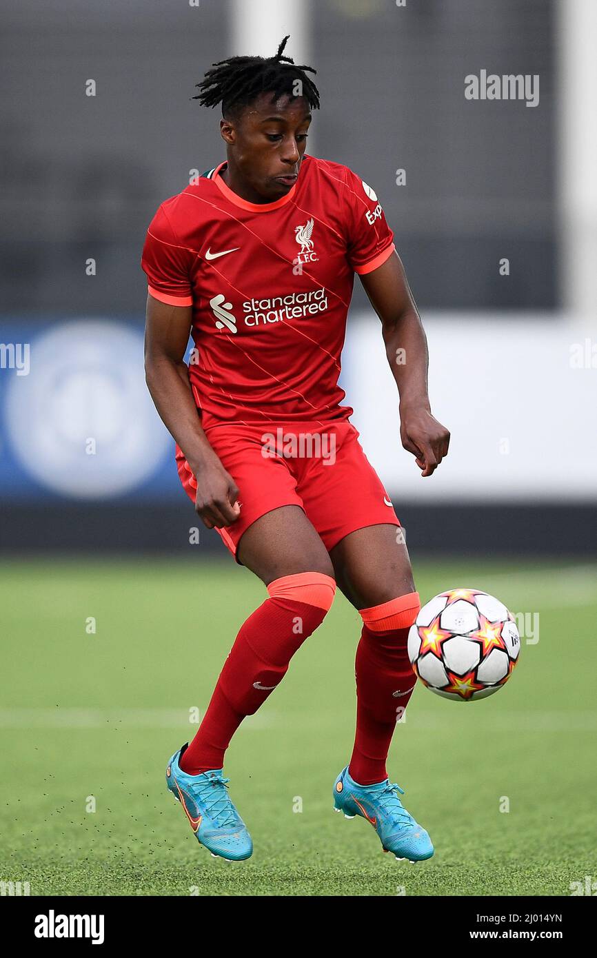 Uefa youth league liverpool 2022 hi-res stock photography and images ...