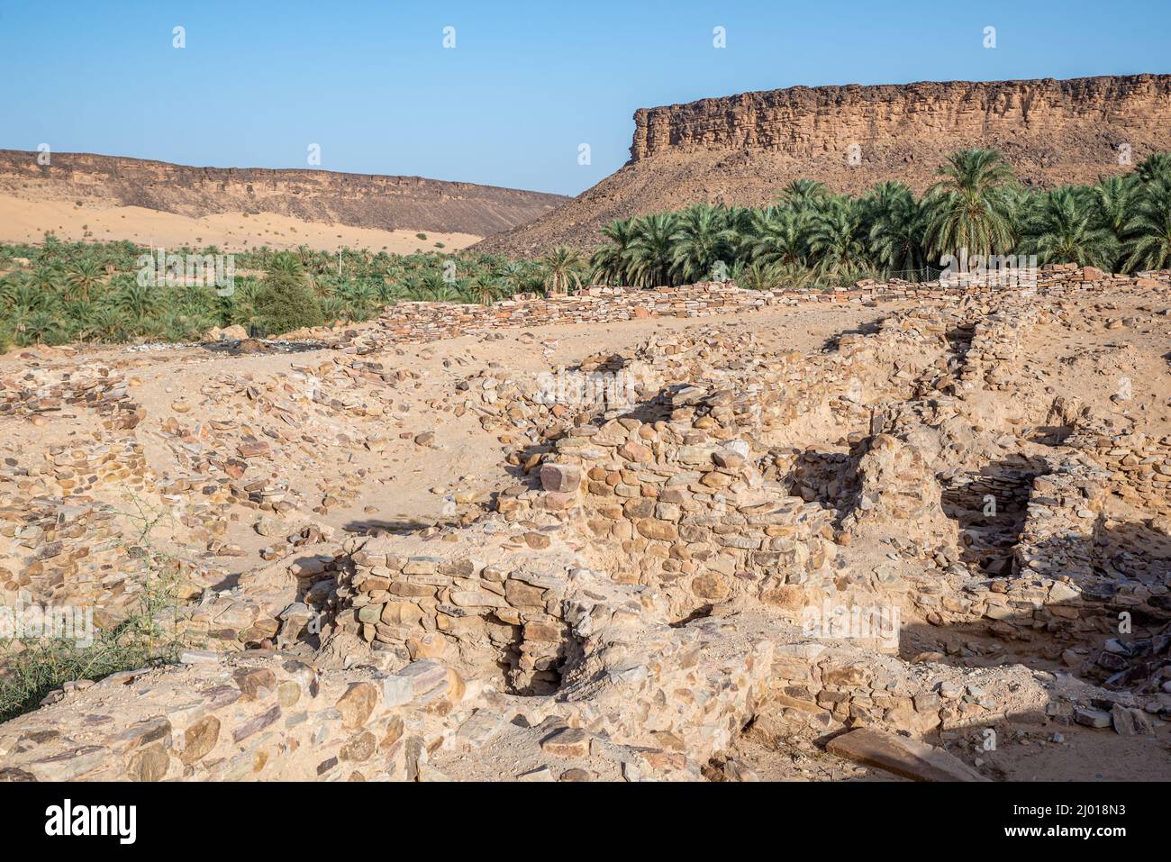 Ruins at the archaeological site in Azougui, Mauritania Stock Photo - Alamy