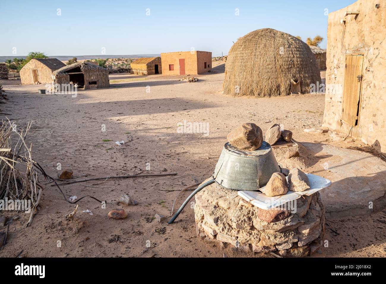 Traditional architecture of old oasis of Azougui, Mauritania Stock ...