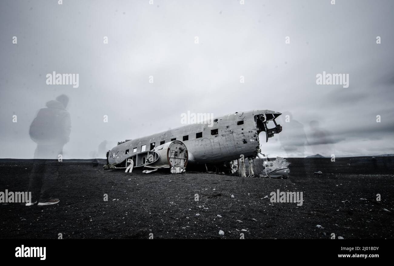 Wrecked dc 3 plane hi-res stock photography and images - Alamy