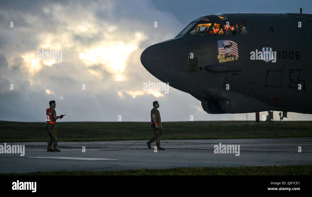 Airman 1st Class Lance Lynch, left, and Senior Airman Gregory Hogle ...