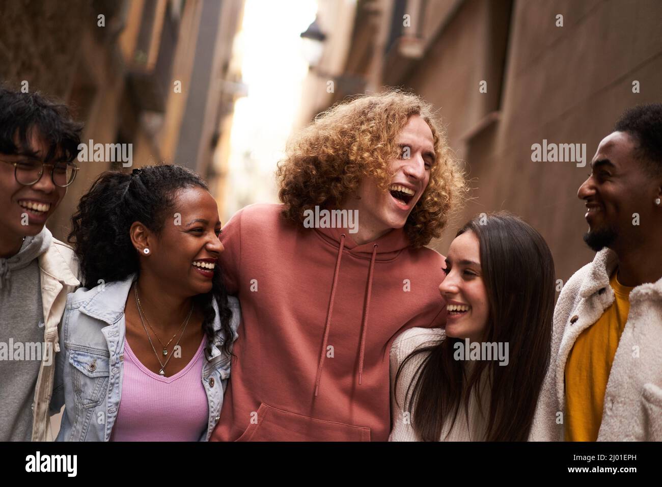 Hip hugging hi-res stock photography and images - Alamy