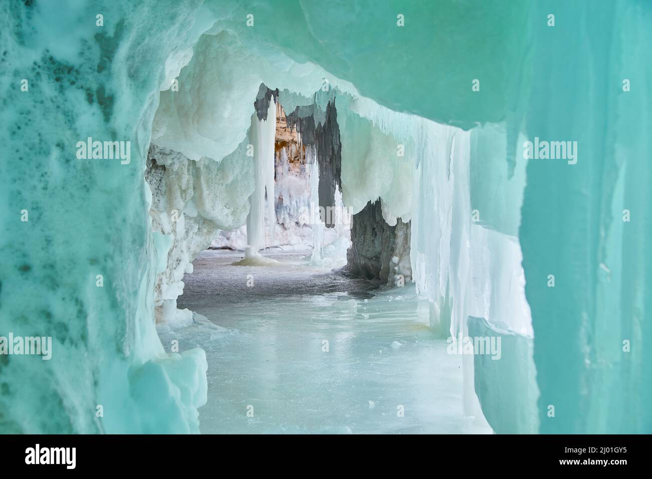 Green and blue ice cave on Lake Michigan Stock Photo - Alamy