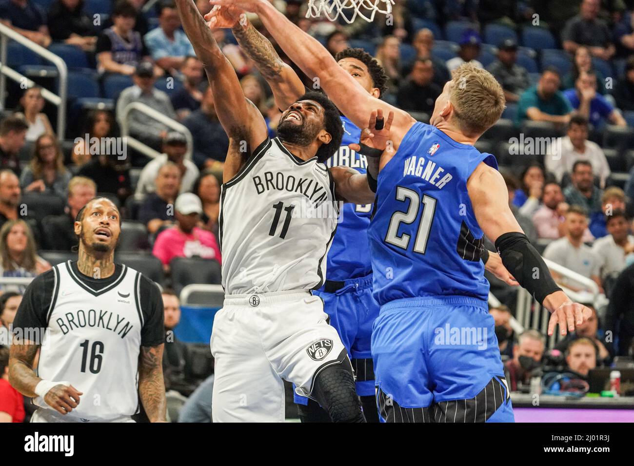 Kyrie irving brooklyn nets hi-res stock photography and images - Alamy