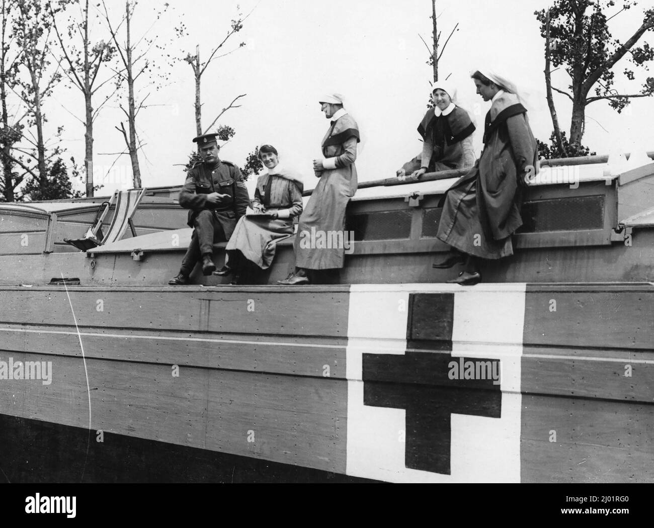 Four nurses and a uniformed man on board a hospital barge during WW1 ...