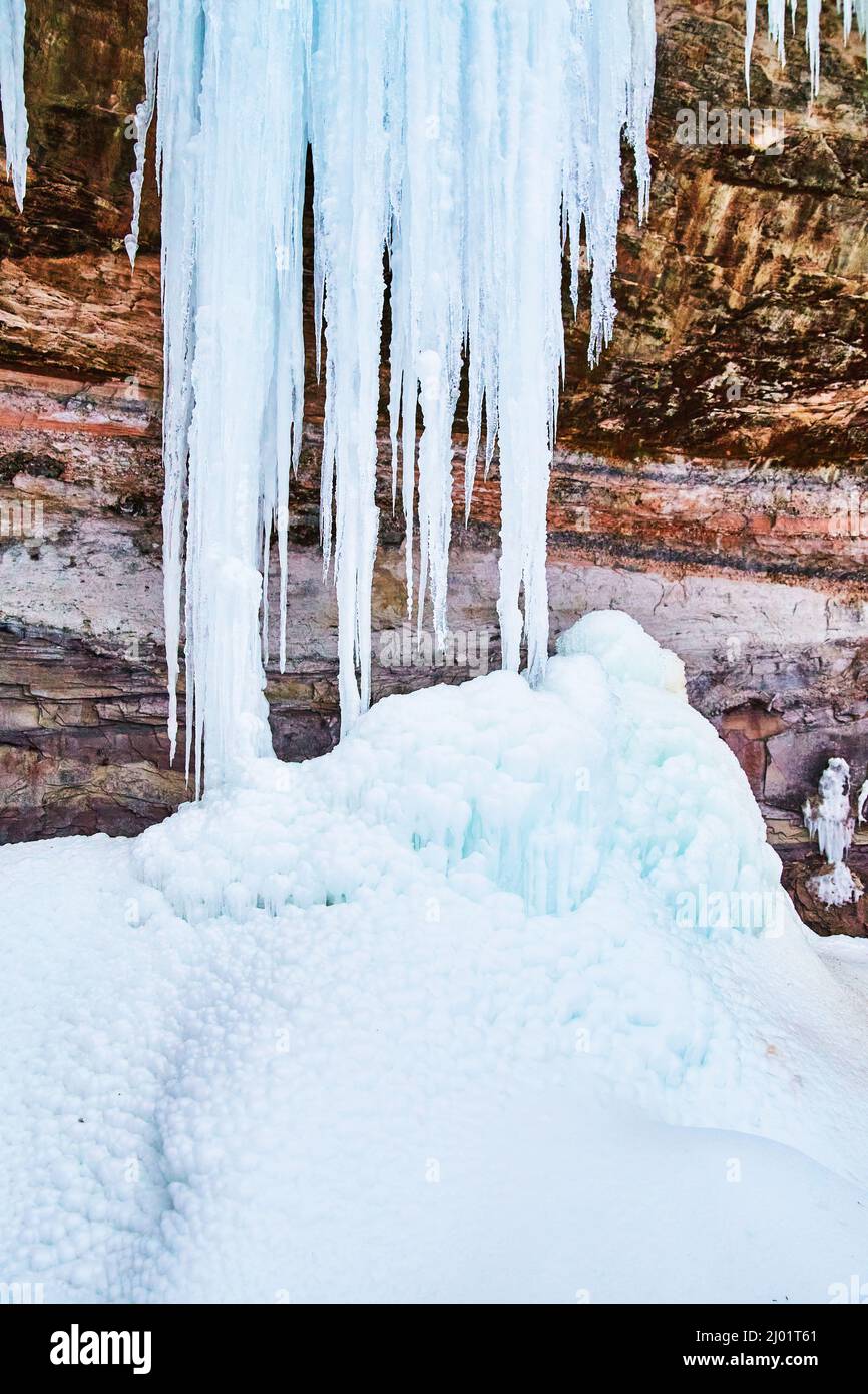 Scenic icy cliffs hi-res stock photography and images - Alamy