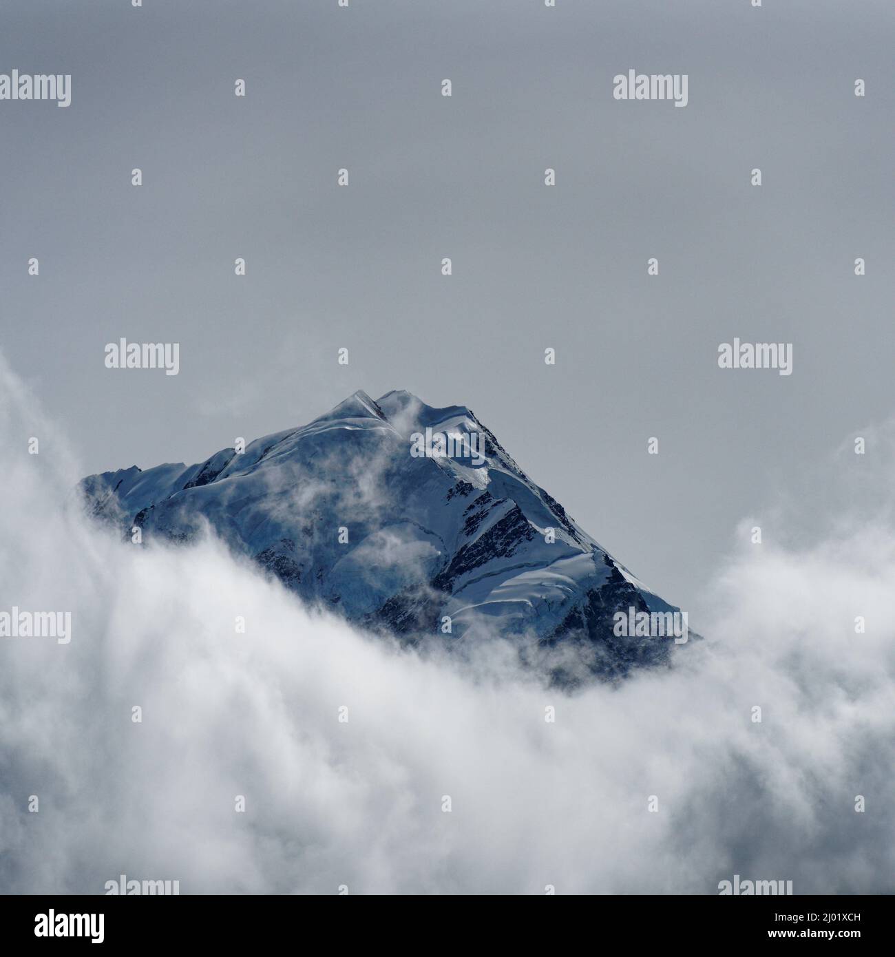 The peak of Mount Cook poking through clouds, Aoraki/Mount Cook ...