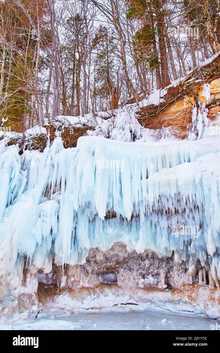 Snow ice covering lake michigan hi-res stock photography and images - Alamy
