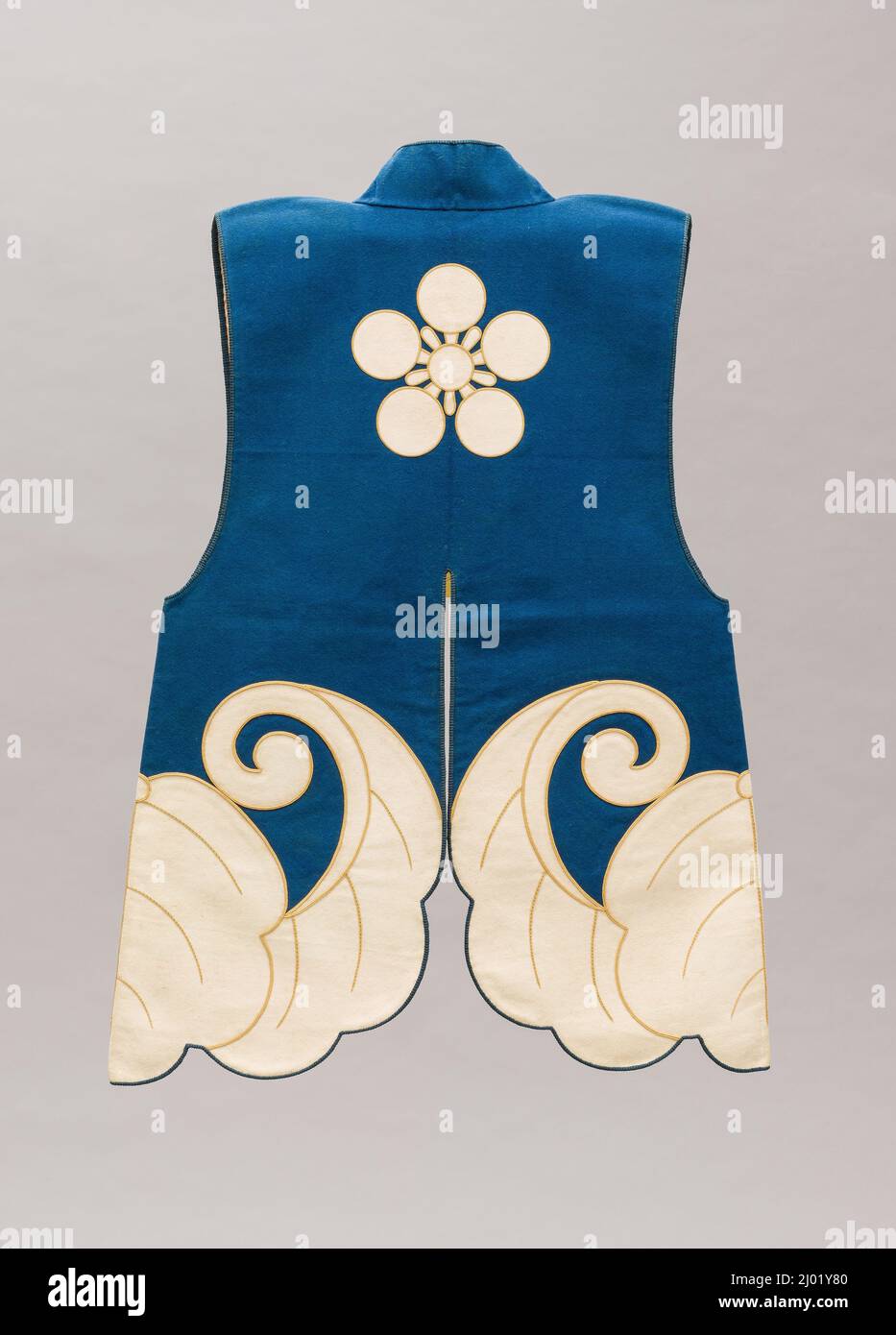 Samurai formal surcoat jinbaori hi-res stock photography and images - Alamy