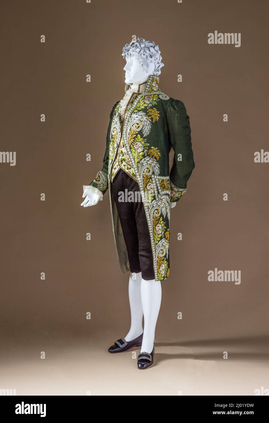 Coat. circa 1800. Costumes; principal attire (upper body). Silk figured ...
