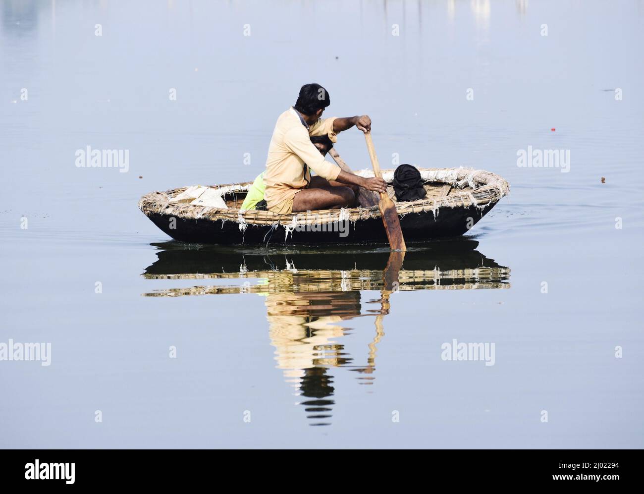 Rowing bot hi-res stock photography and images - Alamy