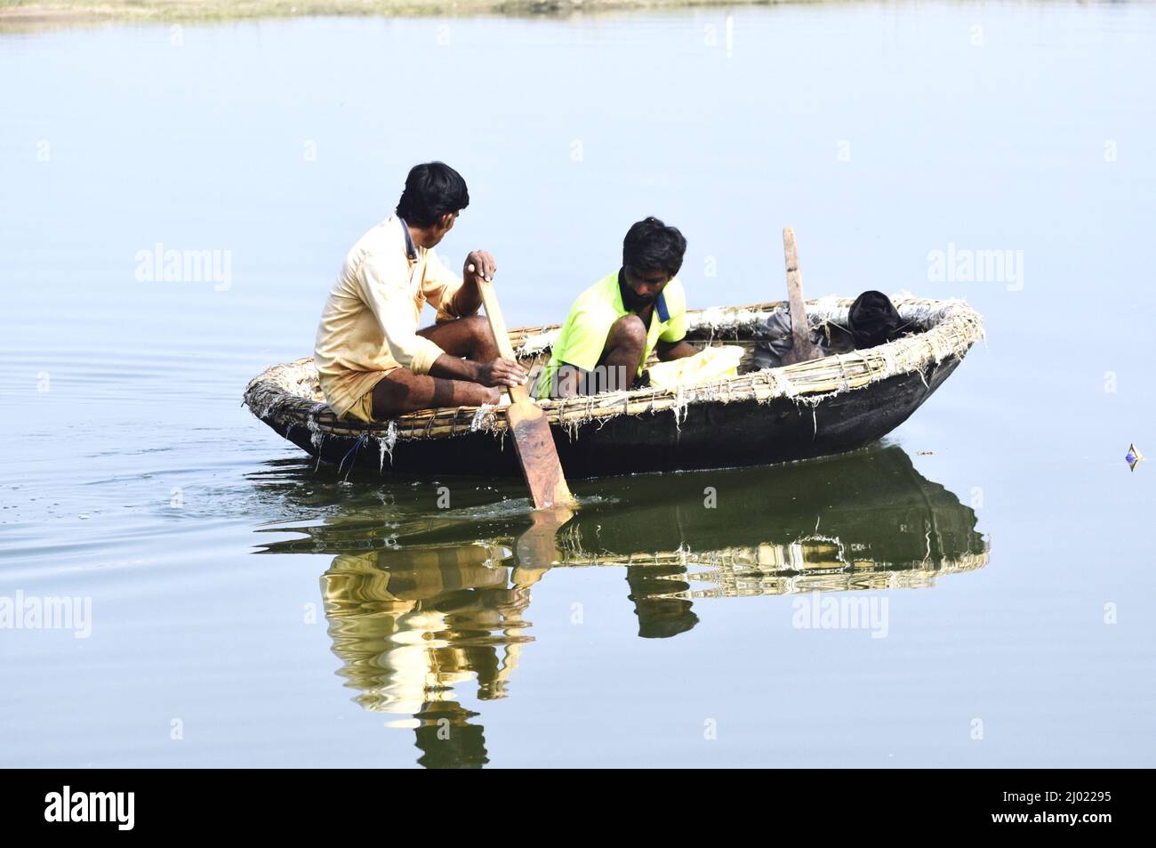 Rowing bot hi-res stock photography and images - Alamy