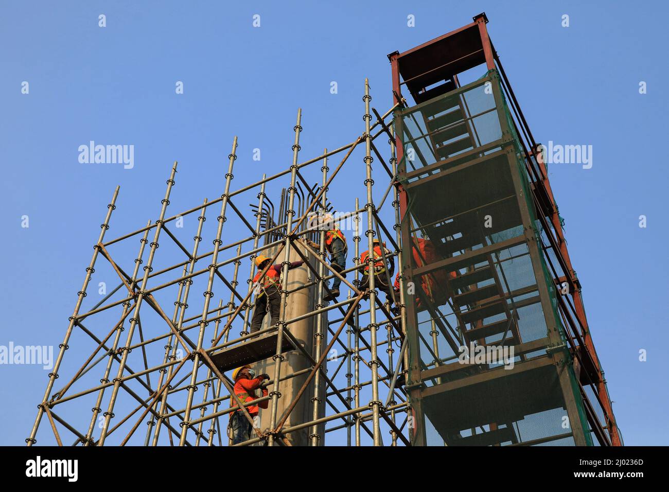 Bangladeshi workers seen working at the Developing project. (Photo by ...
