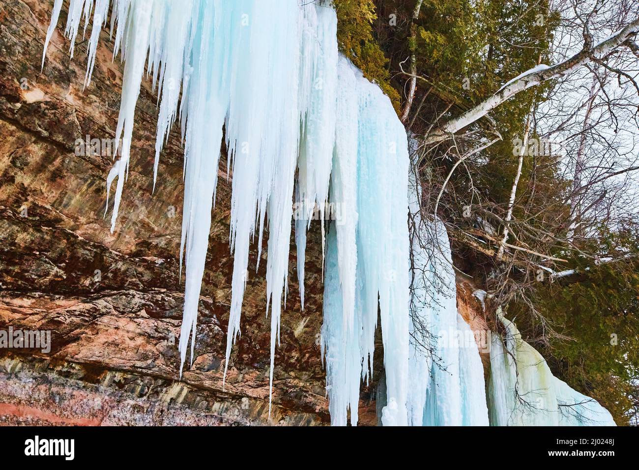 Blue icicles hi-res stock photography and images - Alamy