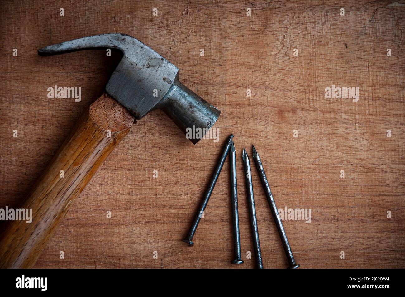 Top view of hammer with nails. Copy space concept Stock Photo - Alamy