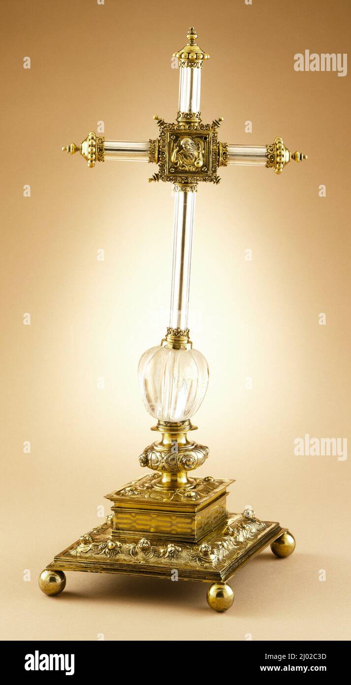 Silver altar cross hi-res stock photography and images - Alamy