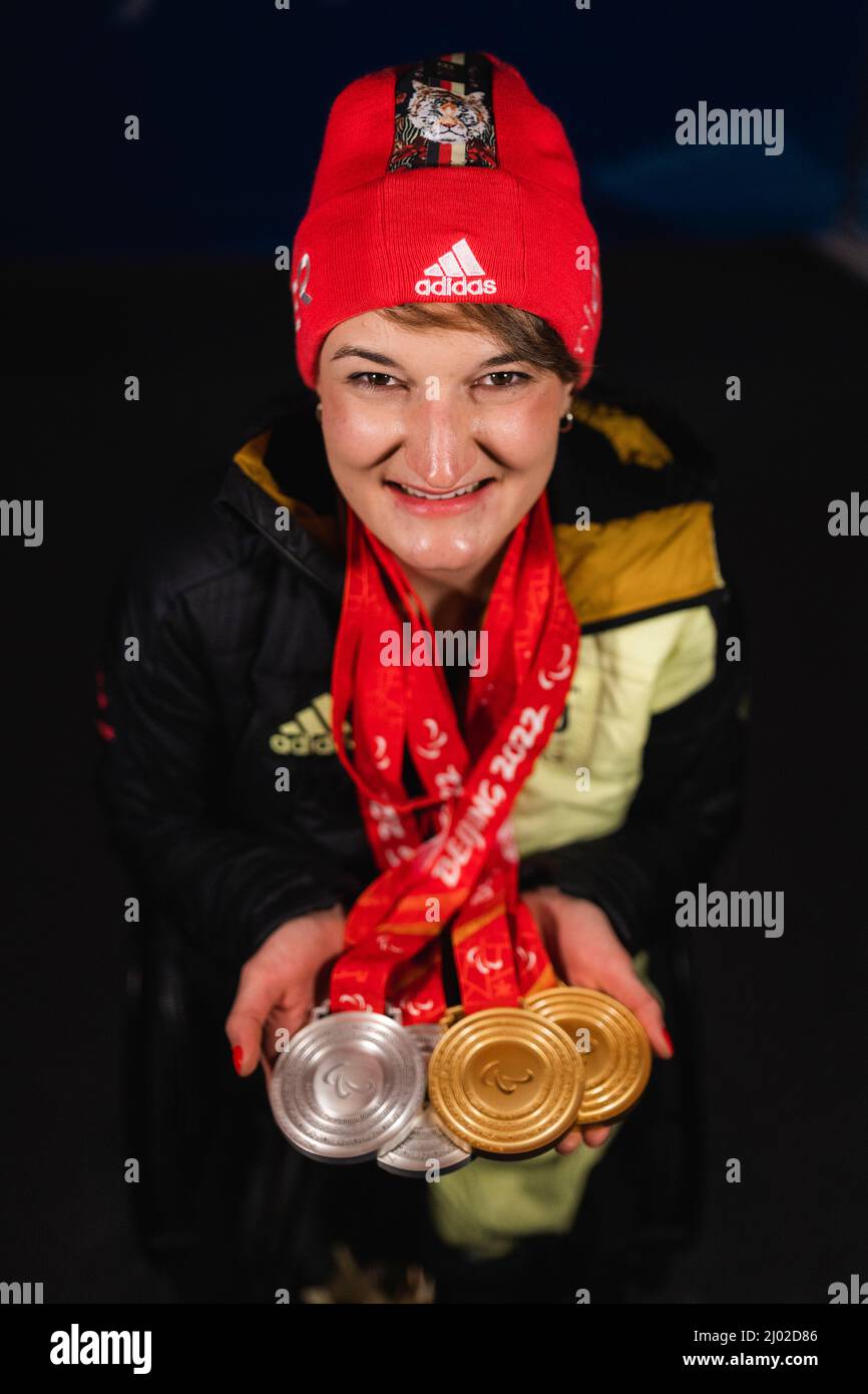 Yanqing (China) / Medal Plaza / 12.03.22 Para Ski Alpin, Siegerehrung ...