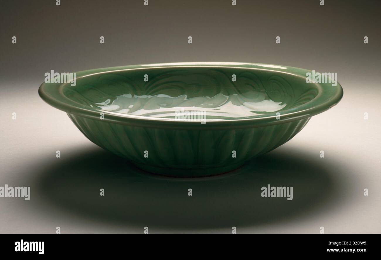 Dragon chasing the pearl hi-res stock photography and images - Alamy
