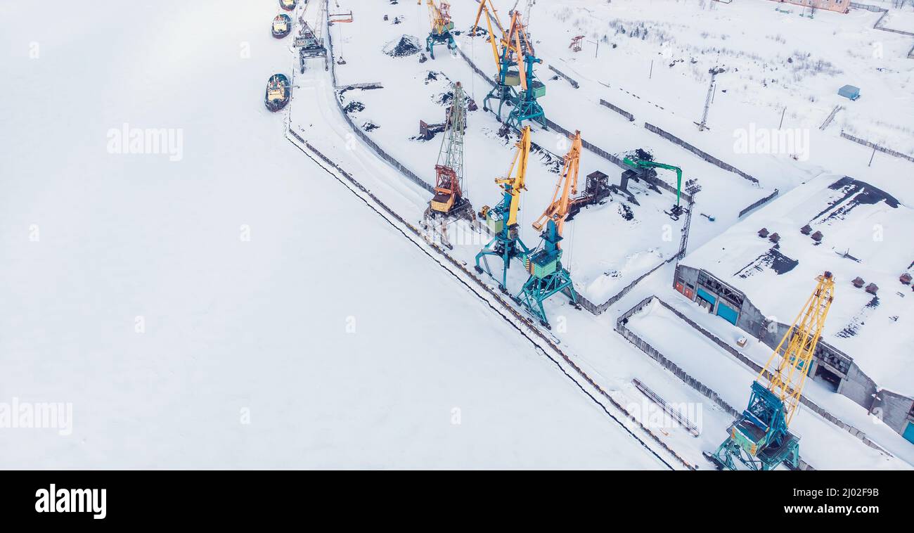 Container truck russia snow hi-res stock photography and images - Alamy