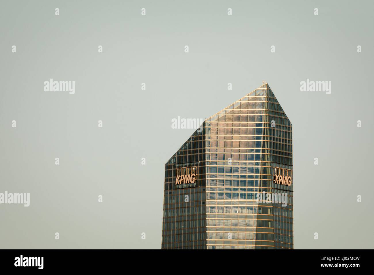 Kpmg tower hi-res stock photography and images - Alamy