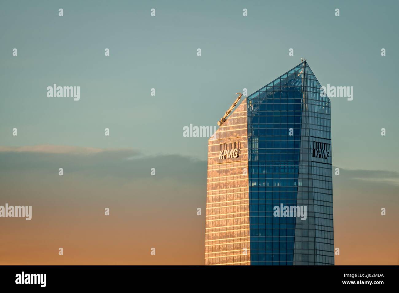 Kpmg tower hi-res stock photography and images - Alamy