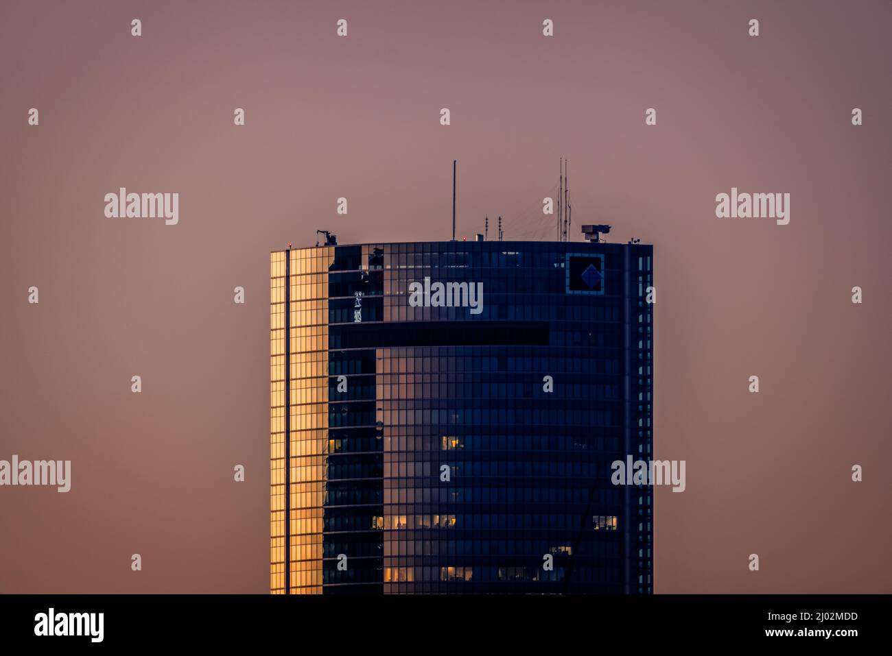 Kpmg tower hi-res stock photography and images - Alamy