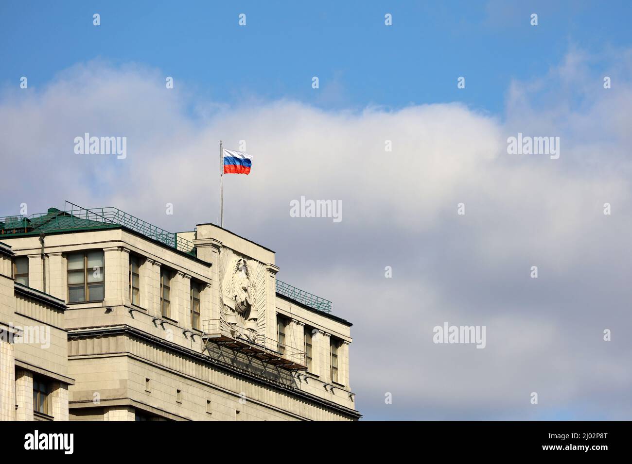 Russian flag on the parliament building in Moscow on background of blue ...