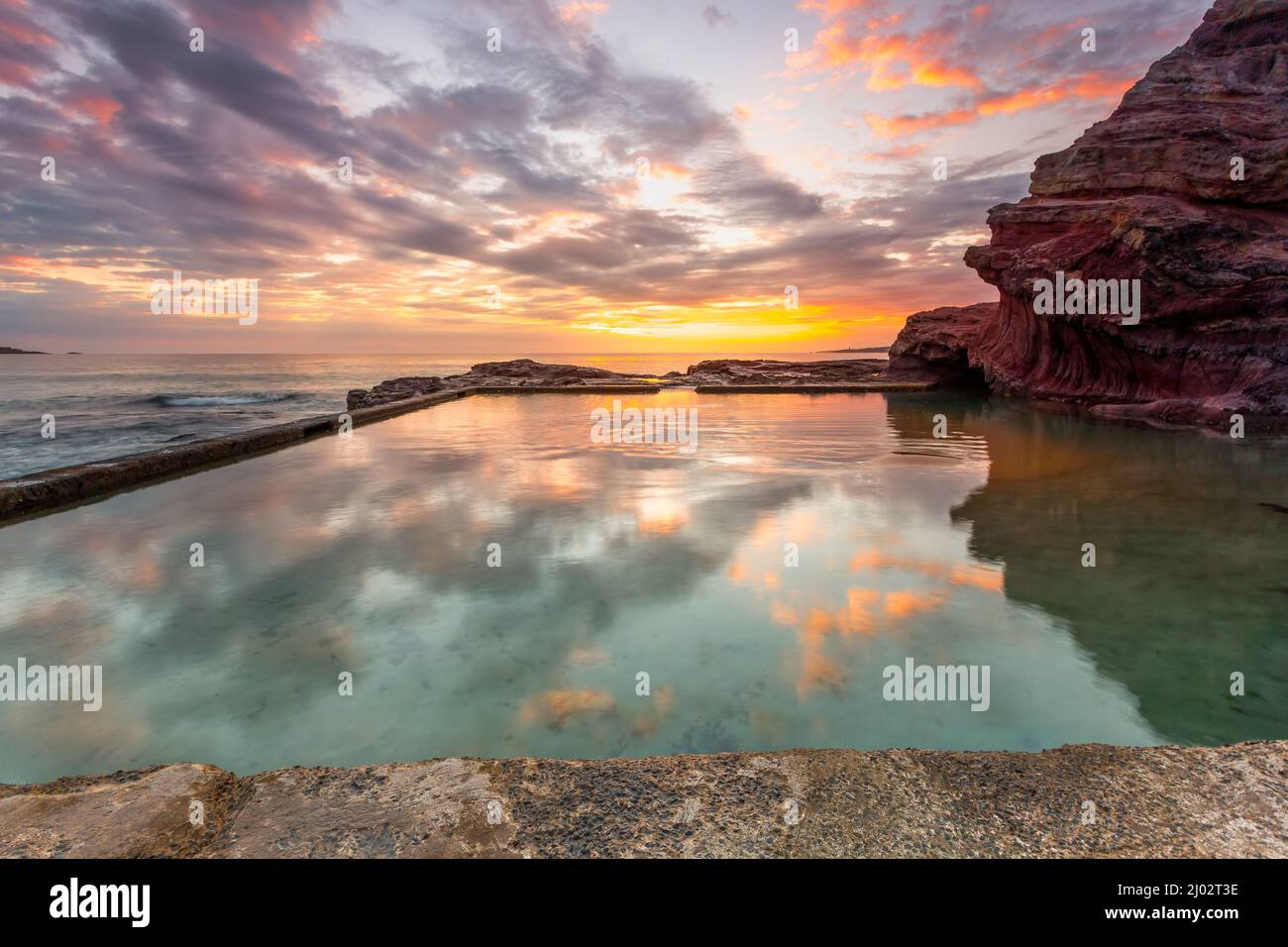 Rock pool reflections hi-res stock photography and images - Alamy