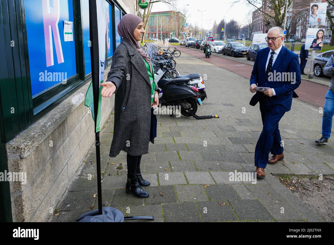 ROTTERDAM - Burgemeester Ahmed Aboutaleb van Rotterdam brengt zijn stem ...