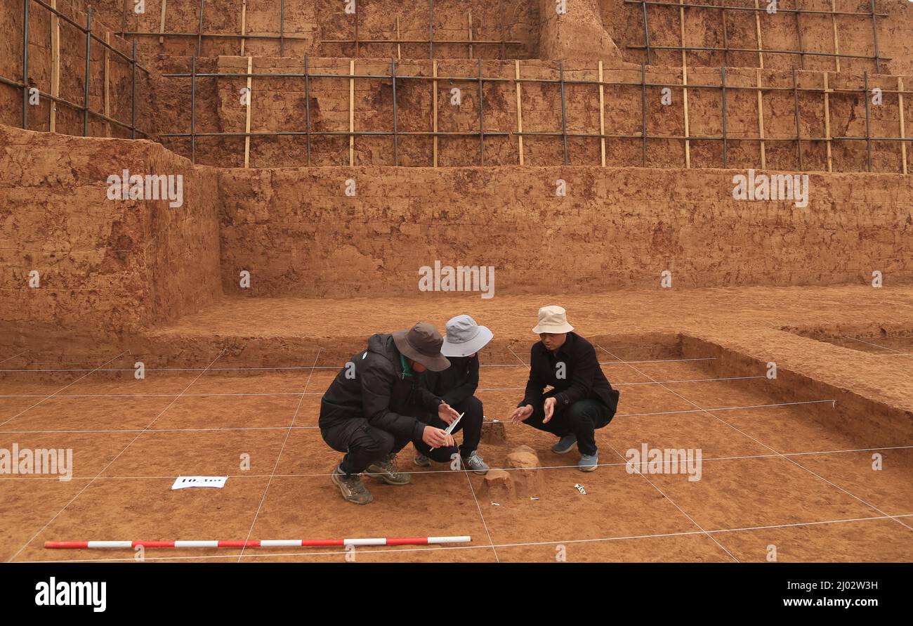Paleolithic site china hi-res stock photography and images - Alamy