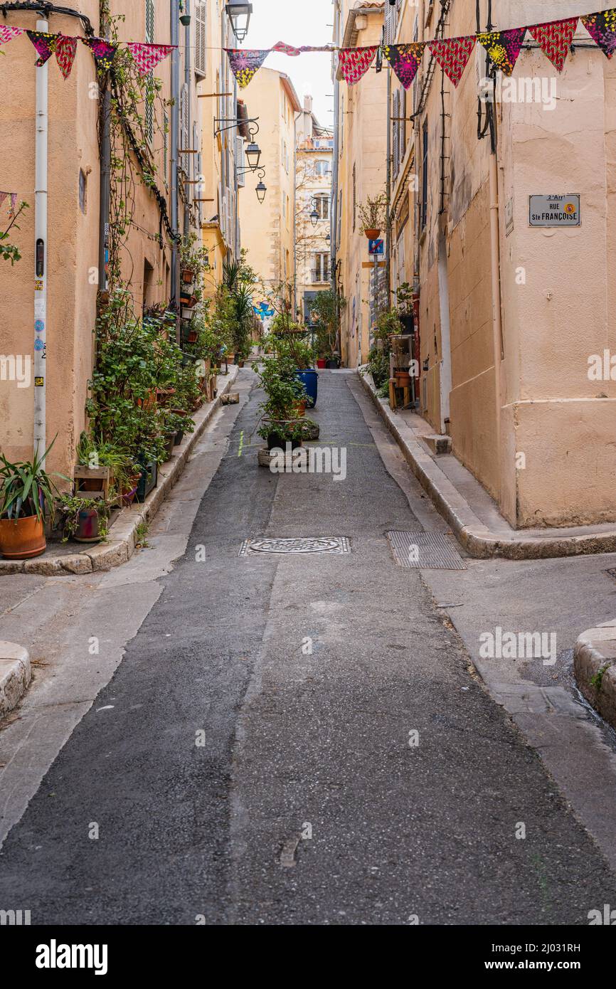 Le panier neighborhood in marseille hi-res stock photography and images ...