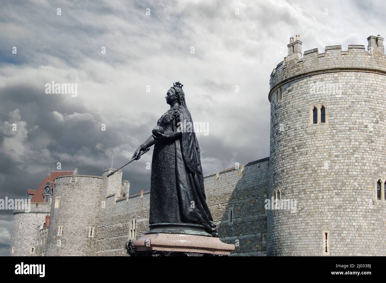 Statue of Queen Victoria at the foot of Castle Hill, Windsor castle ...