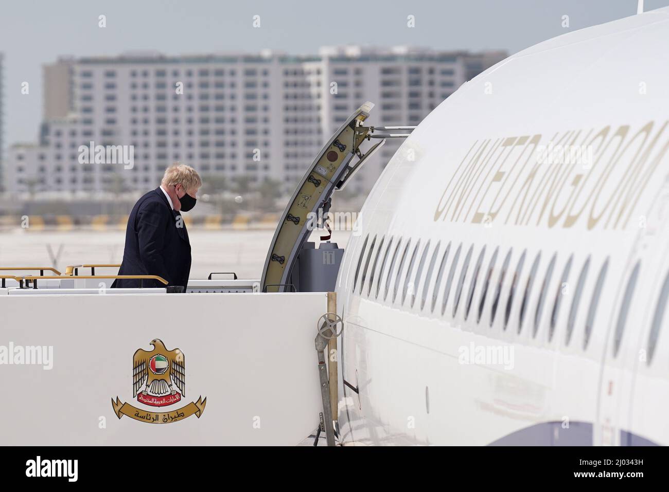 Prime minister boris johnson boards his plane hi-res stock photography ...