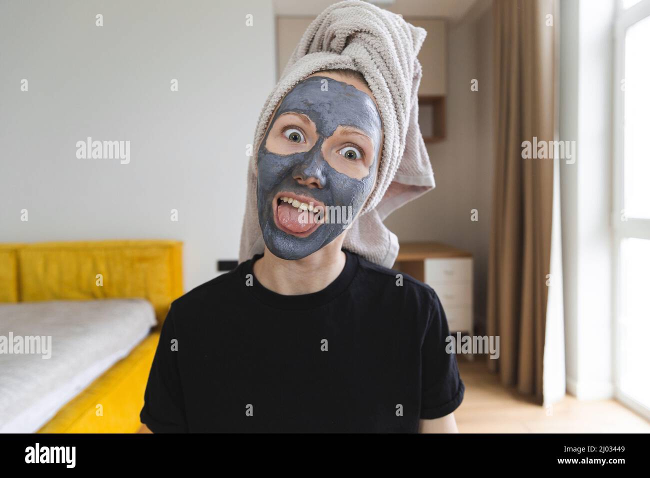 Grimacing grimace face woman facial hi-res stock photography and images ...